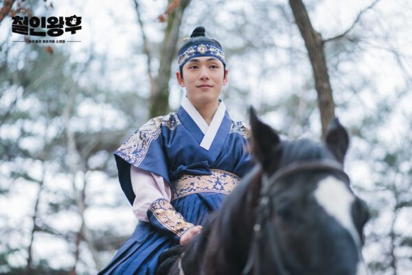 Beda Karisma Raja Cheoljong dan Kim Byeong In di Mr. Queen | VIU