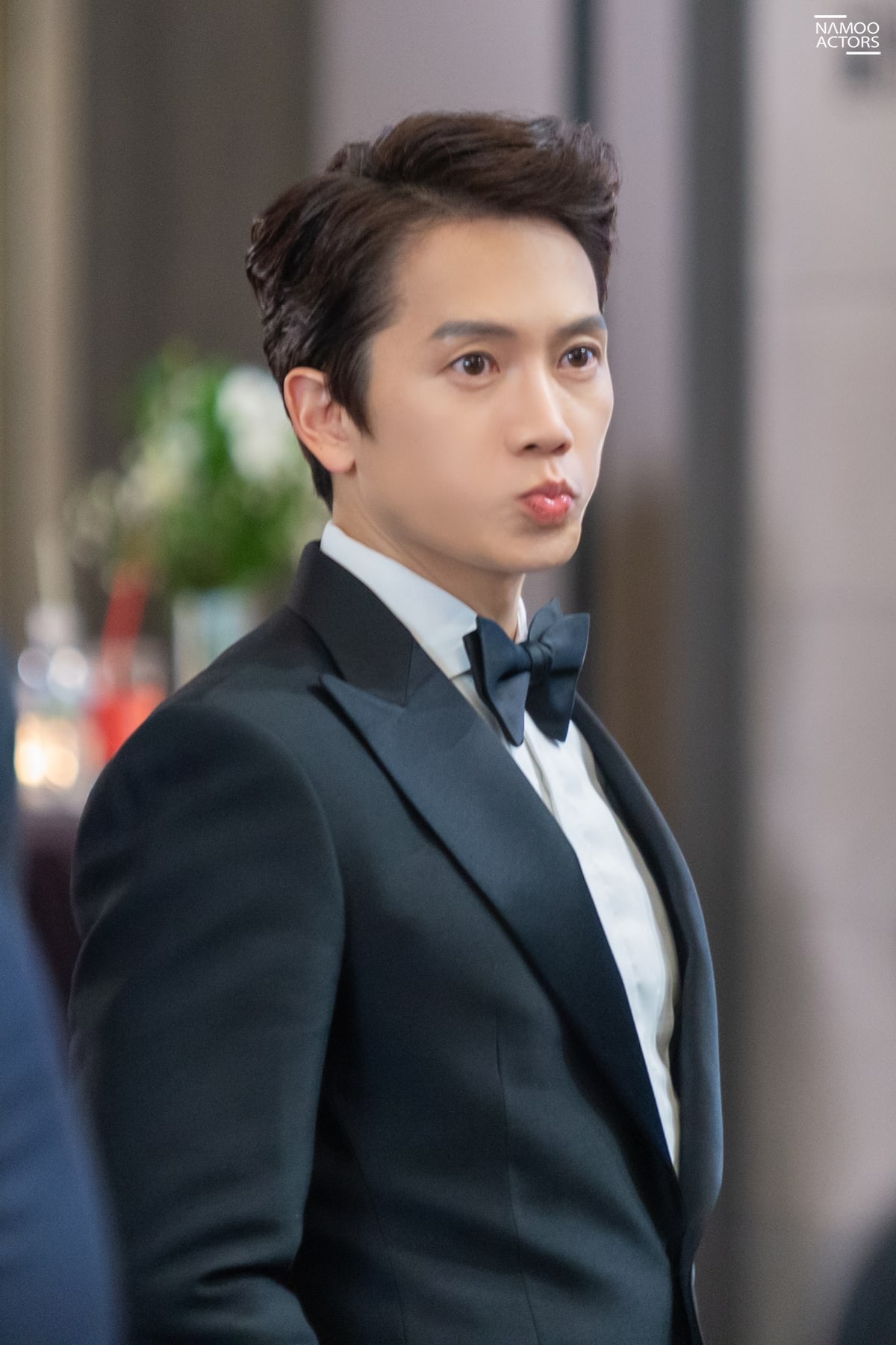 Ji Sung Terbukti Rendah Hati dan Pekerja Keras di Lokasi Syuting The Devil Judge - Viu