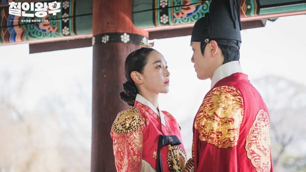 Beda Karisma Raja Cheoljong dan Kim Byeong In di Mr. Queen - Viu
