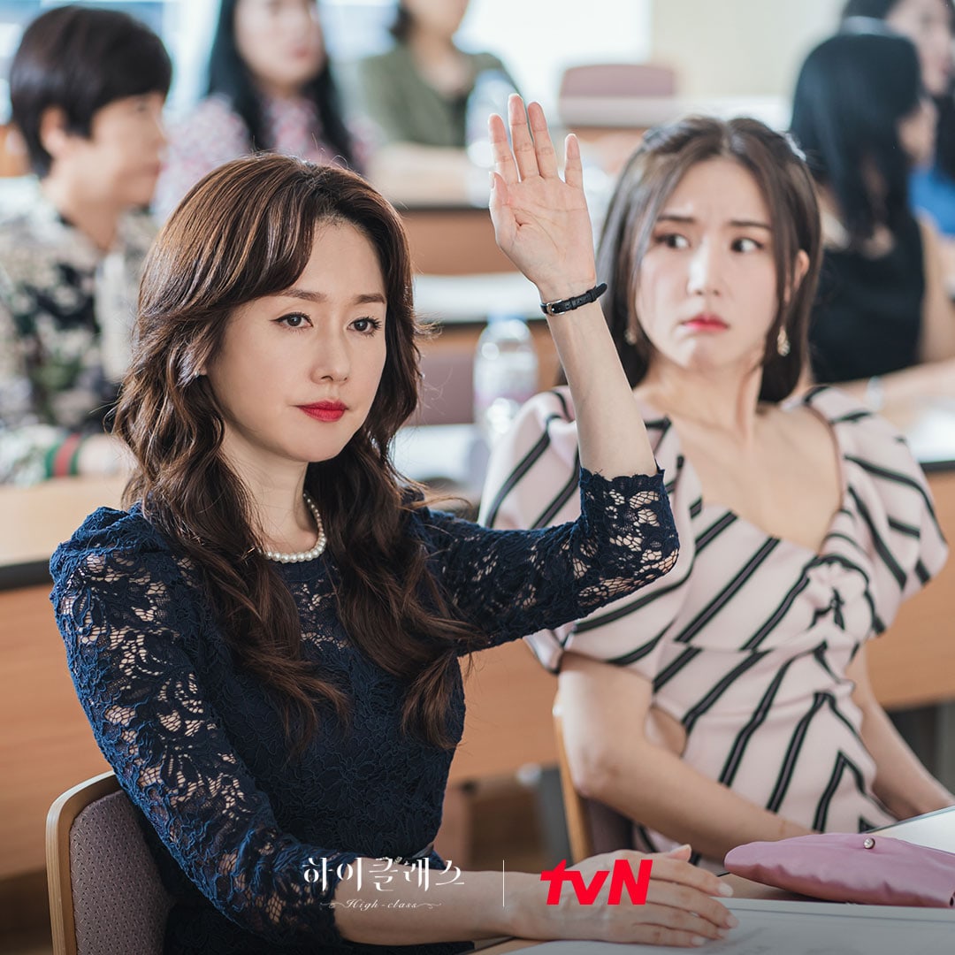 Preview High Class Episode 5: Jo Yeo Jeong Menolak Diintimidasi oleh Ibu-Ibu Lain! - Viu