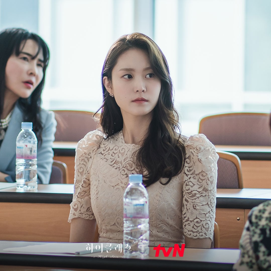 Preview High Class Episode 5: Jo Yeo Jeong Menolak Diintimidasi oleh Ibu-Ibu Lain! - Viu