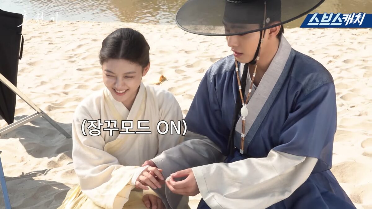 BTS Lovers of the Red Sky: Persiapan Ahn Hyo Seop & Kim Yoo Jung untuk Adegan Ciuman - Viu
