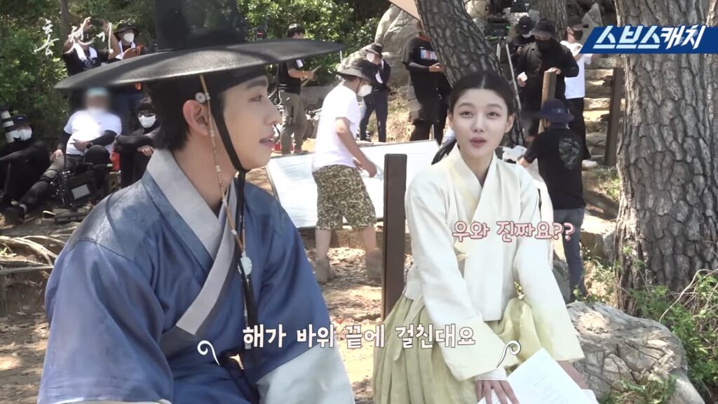 BTS Lovers of the Red Sky: Persiapan Ahn Hyo Seop & Kim Yoo Jung untuk Adegan Ciuman - Viu