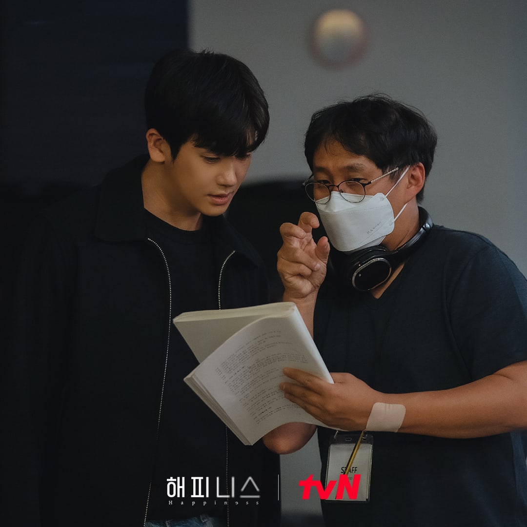 Para Pemeran Utama Happiness Tunjukkan Dedikasi pada Peran Mereka di Lokasi Syuting! - Viu