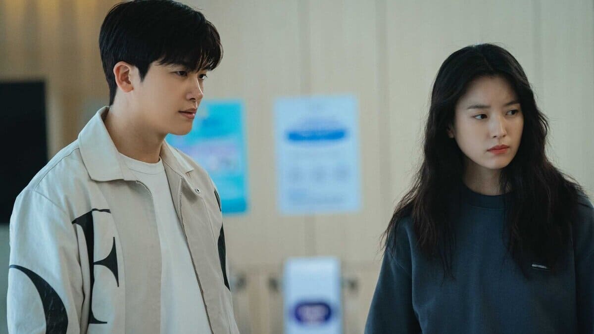 4 Momen di Happiness yang Tunjukkan Skill Yoon Sae Bom dan Jung Yi Hyun Sebagai Polisi - Viu