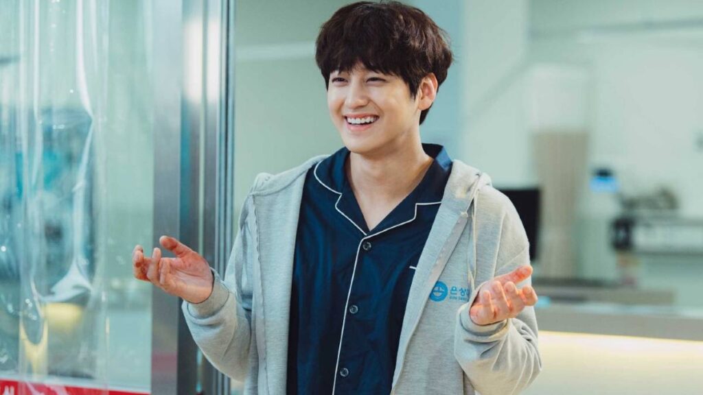 5 Bukti Kecerdasan Go Seung Tak di Ghost Doctor yang Bikin Kagum - Viu