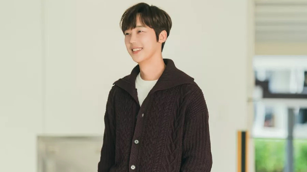 Sosok Yoon Jong Hoon yang Murah Senyum dalam Drama “Shooting Stars” - Viu