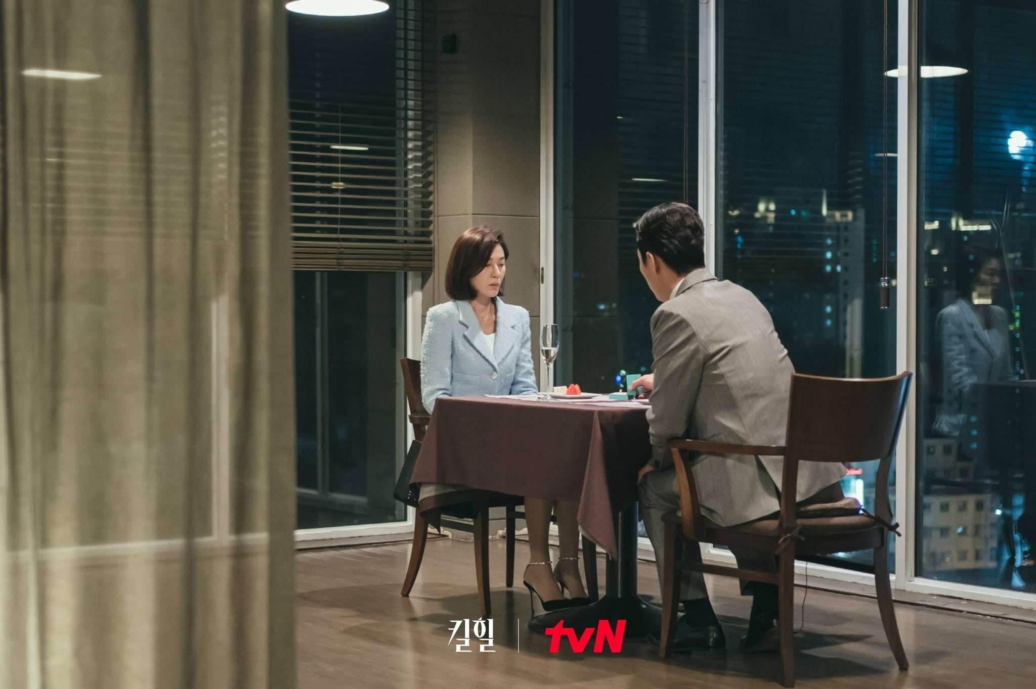 Preview Kill Heel Episode 13: Kim Ha Neul Dilamar oleh Kim Jae Chul! - Viu