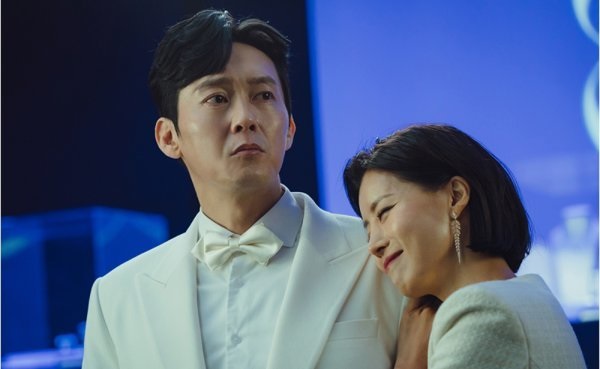 Preview Eve Episode 6: Seo Ye Ji dan Park Byung Eun yang Kembali Bertemu Secara Rahasia - Viu