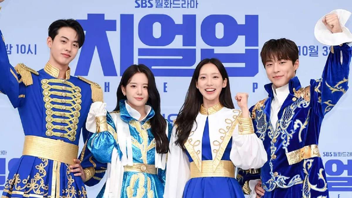 Melalui Konferensi Pers, Pemain Drama Cheer Up Bagikan Cerita Mengenai Kesulitan Mempelajari ...