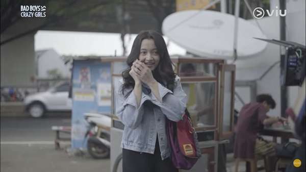 BTS Bad Boys VS Crazy Girls: Hari 4 – Kedatangan Para Guru Ke Club Untuk Kate dan Liam - Viu