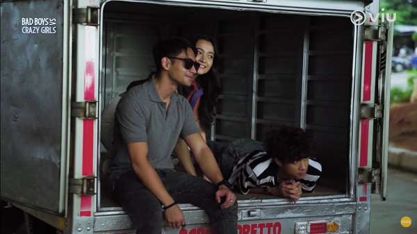 BTS Bad Boys VS Crazy Girls: Hari 11 – Pertemuan Pertama Liam dan Kate - Viu