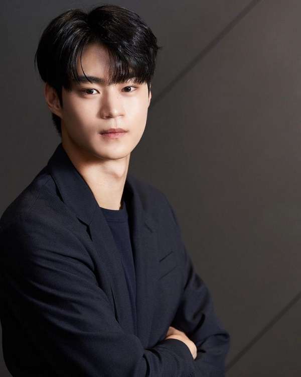 5 Aktor Rookie Tampan yang Menarik Perhatian dari Drama Cheer Up ...