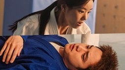 Preview Bad Prosecutor Episode 7: D.O EXO Terkejut dengan Kekuatan Tak Terduga Lee Se Hee! | VIU