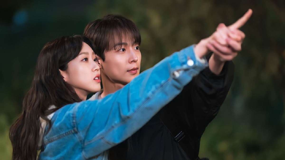 Preview Cheer Up Episode 5: Han Ji Hyun dan Bae In Hyuk Lakukan Skinship yang Mendebarkan Hati - Viu