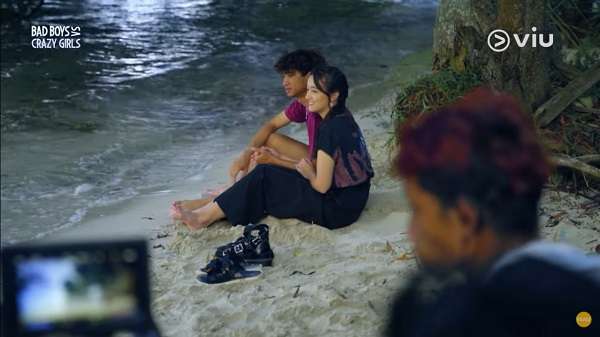 BTS Bad Boys VS Crazy Girls: Hari 45 – Akhirnya Kate dan Liam Liburan Berdua - Viu