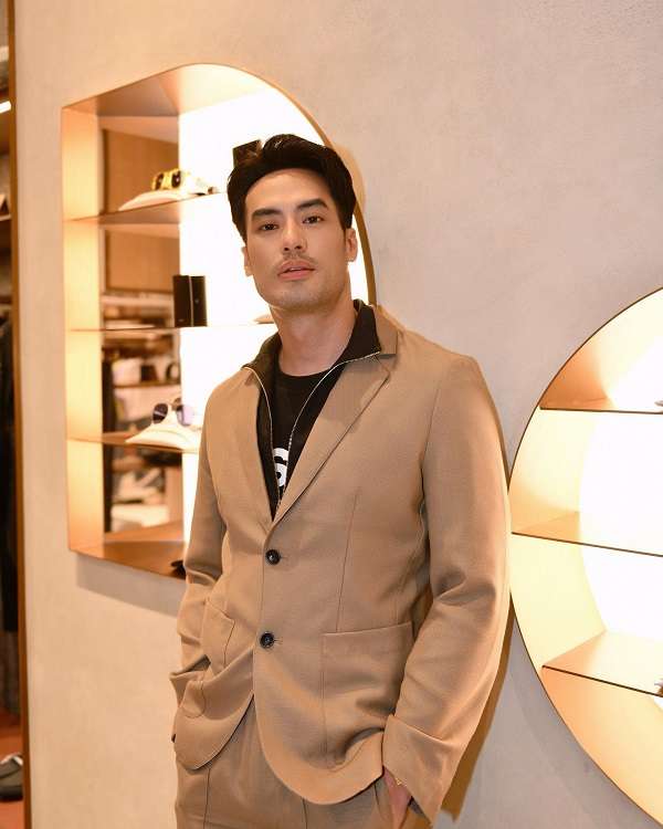 Pemeran Lipgloss Spy - Viu