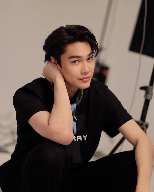 Ini Profil Dew Jirawat, Pemeran Utama Drama Thailand Home School - Viu