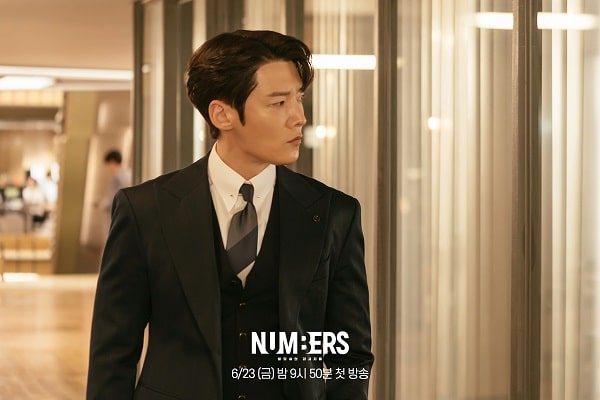 Kim Myung Soo dan Choi Jin Hyuk Menjadi Kolega yang Sangat Berlawanan dalam Drama Numbers - Viu