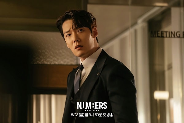 Kim Myung Soo dan Choi Jin Hyuk Menjadi Kolega yang Sangat Berlawanan dalam Drama Numbers - Viu