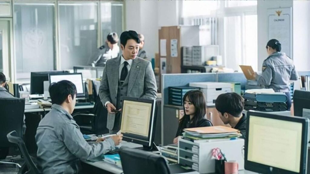 Preview Delightfully Deceitful Episode 3: Kim Dong Wook dan Chun Woo Hee Reuni di Kantor Polisi ...