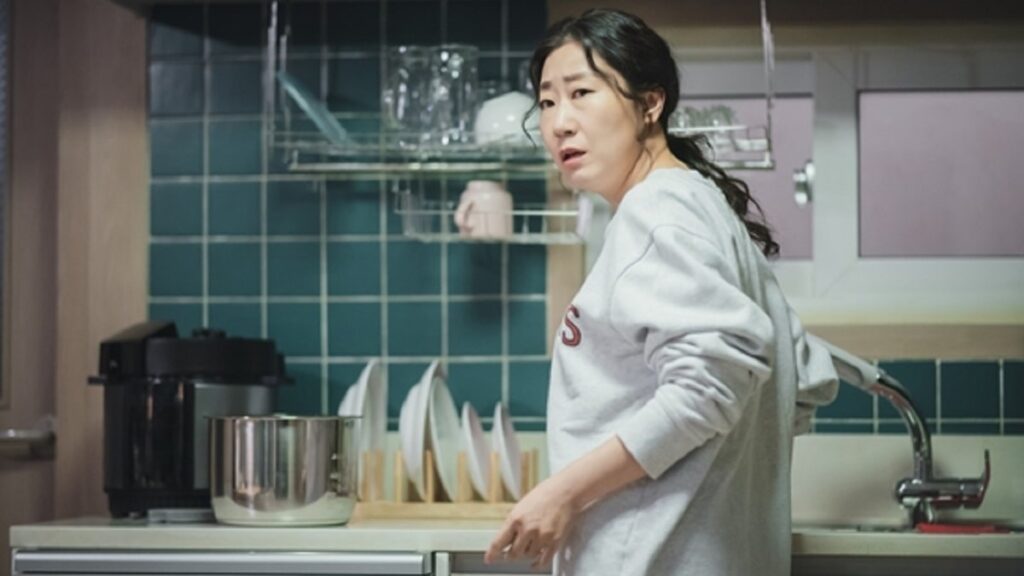 Preview Cold Blooded Intern Episode 3: Saat Ini Ra Mi Ran dikelilingi ...