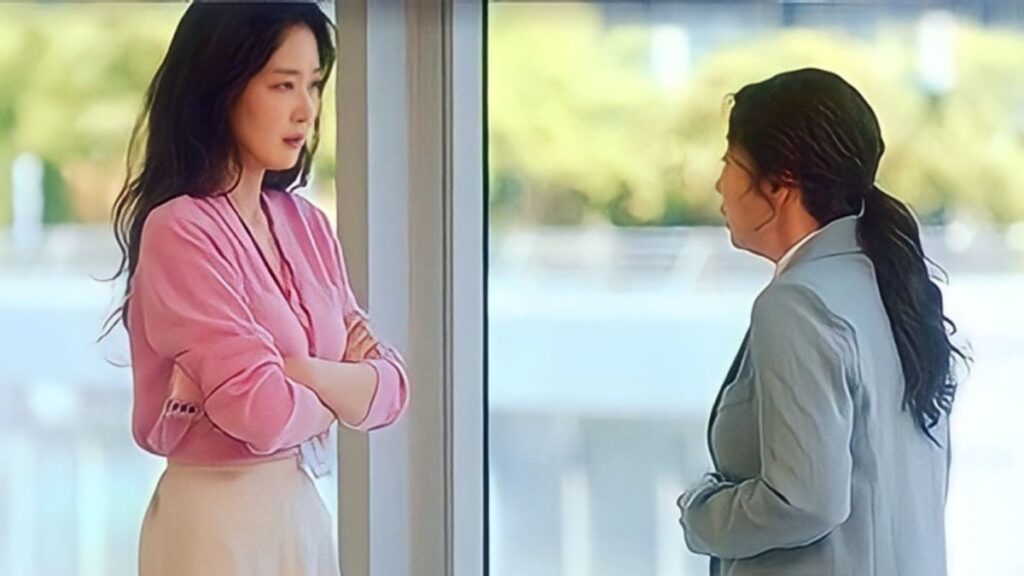 Kim Hye Hwa Memancarkan Kehangatan Sebagai Senior di Cold Blooded ...