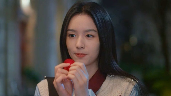 Sinopsis Everyone Loves Me Episode 10 | Viu Sinopsis Everyone Loves Me Episode 10 | Viu