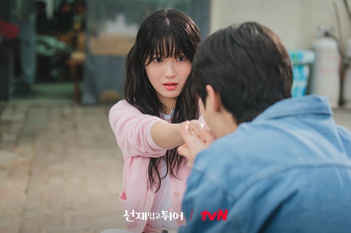 Sangat Luar Biasa, Lovely Runner Puncaki Rating Chart TVN Selama 6 Minggu Berturut-turut - Viu