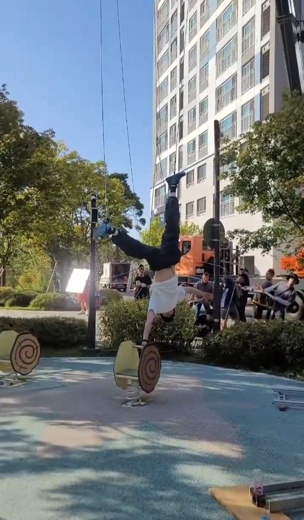 Totalitas Hwang Min Hyun Siapkan Karakternya di Study Group - Viu