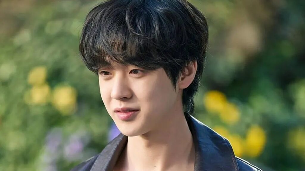 Kim Hyun Jin Menjadi Pemahat Bintang yang Dipergoki Roh Jeong Eui dalam Drama Crushology 101 - Viu