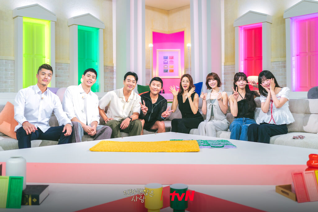 Date My Friend – เมื่อเหล่าซูเปอร์สตาร์กลายเป็นแม่สื่อแนะนำเพื่อนให้ได้ ...