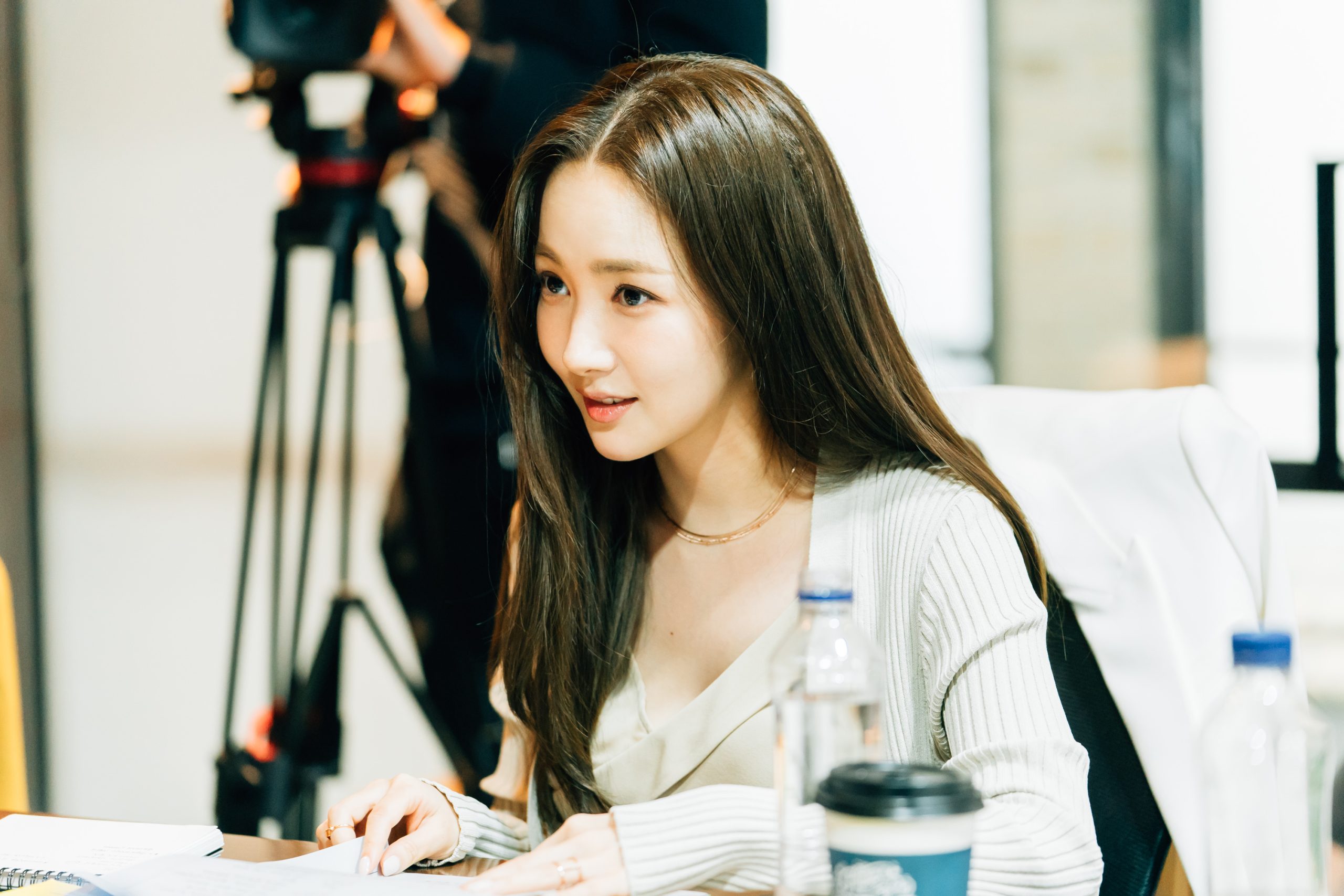 What’s Wrong With Secretary Kim? A Romantic Twist of Office Life - ViuScene